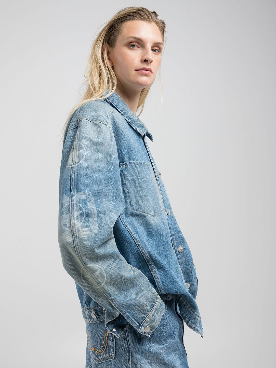 We are replay denim jacket with embroidery Medium blue | Replay Jeans